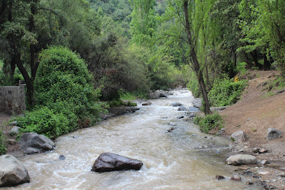 Santuario de la Naturaleza El Arrayán - Lo Barnechea - Campings en Chile